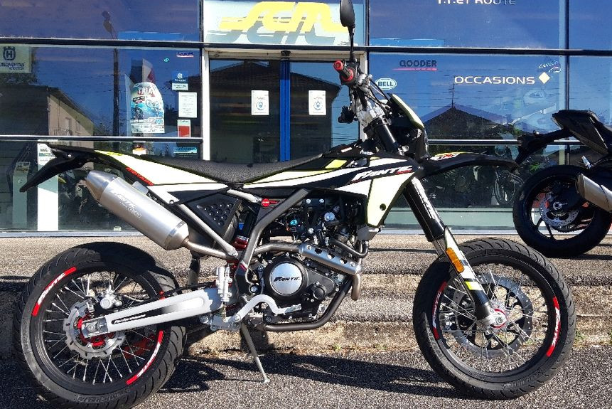 Site officiel scm moto à Brive concessionnaire, benelli, Fantic, Suzuki ...